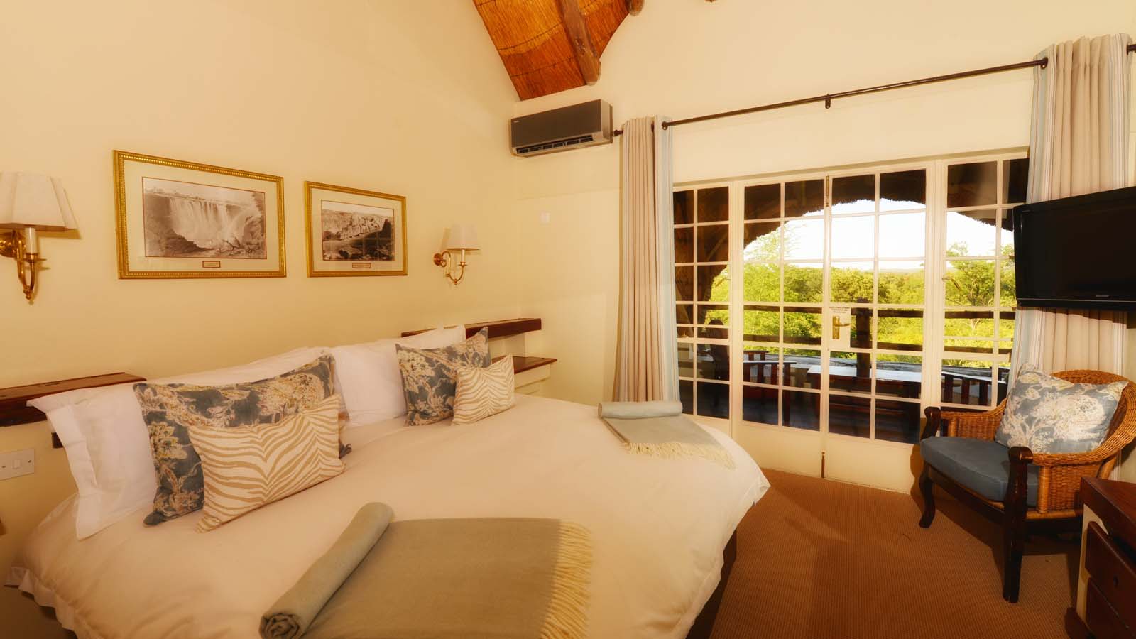 Ilala Lodge; safari guide to the Victoria Falls, Zimbabwe